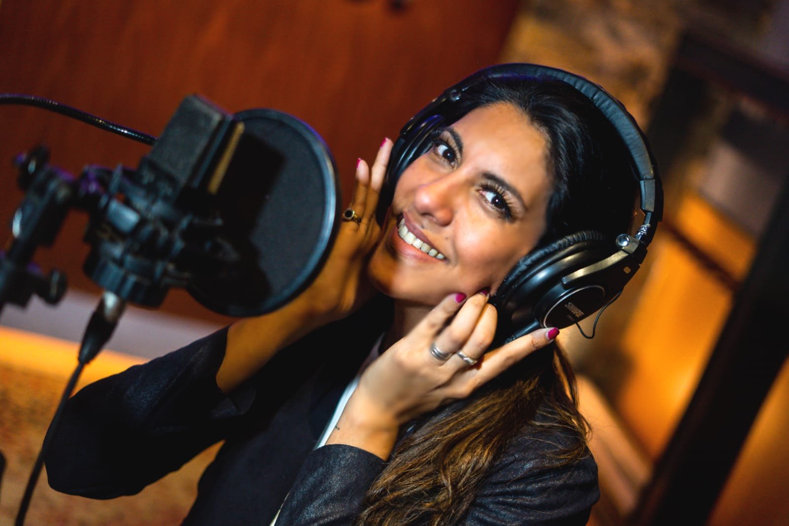 La locutora cordobesa que conquista Latinoamérica con su voz