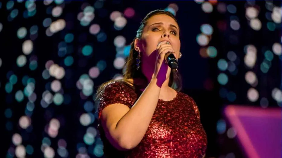 Florencia Álvarez: de cantar en las calles cordobesas a causar furor en ...